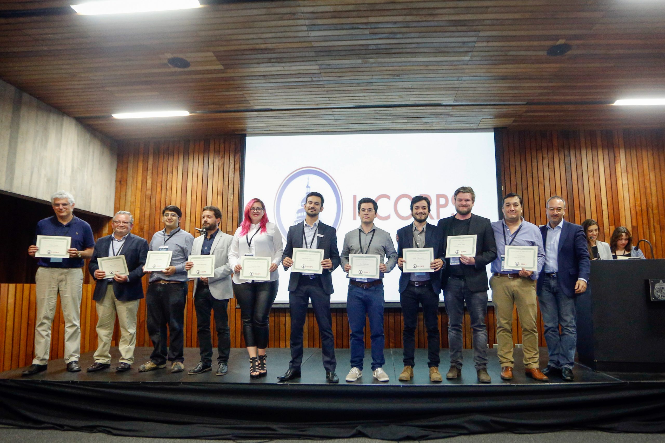 Académicos y emprendedores se certifican en programa internacional que ...